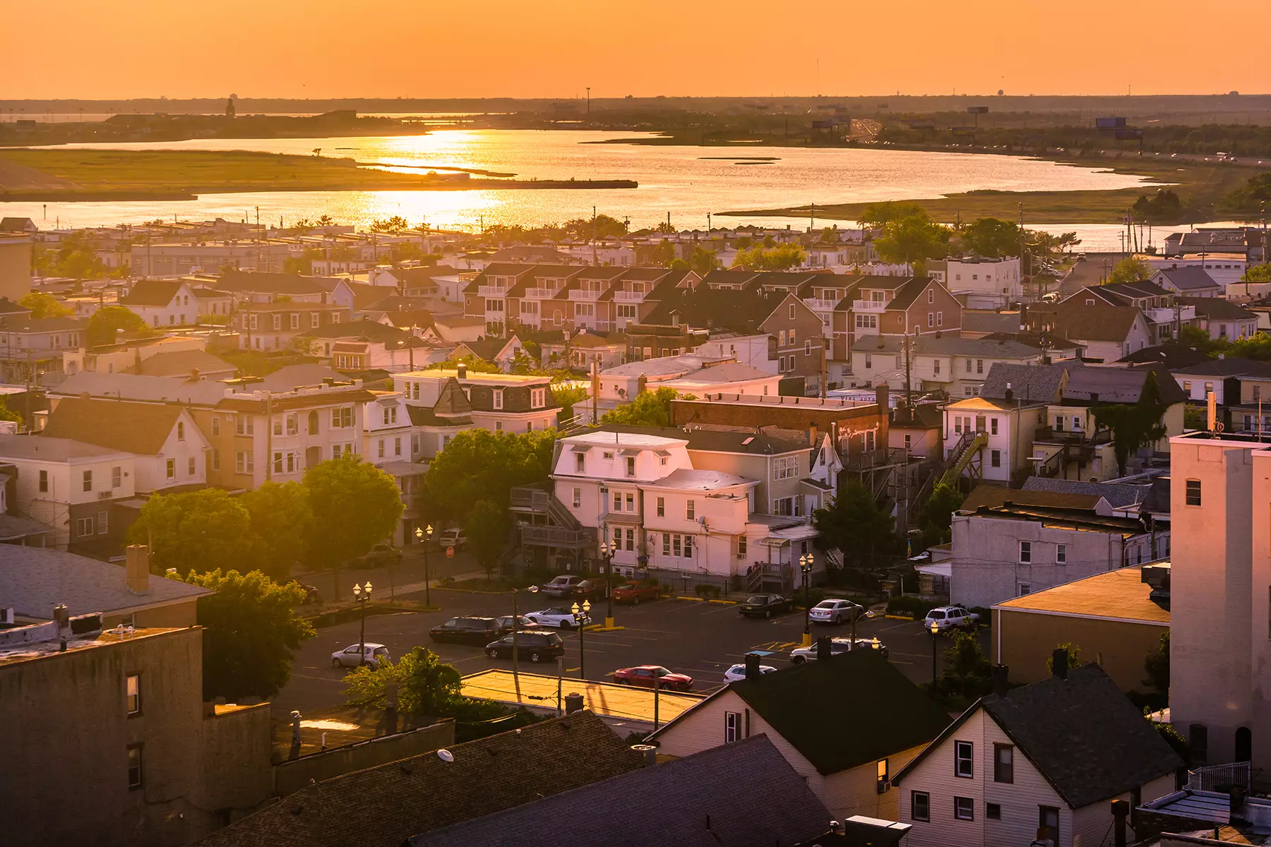 Buka kusukela egalaji lokupaka likaTrump Plaza ekushoneni kwelanga e-Atlantic City, eNew Jersey