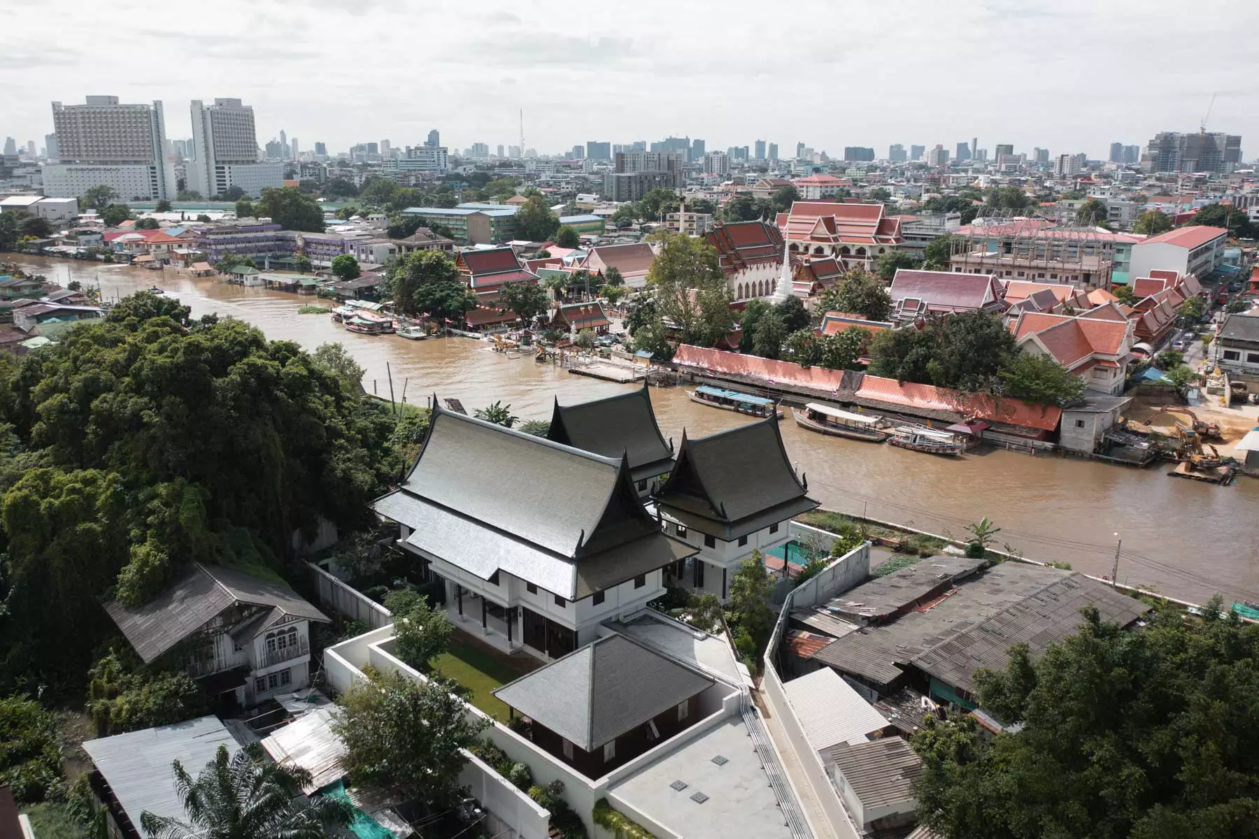 Interijeri i eksterijeri privatne vile Siri Sala u Bangkoku, Tajland