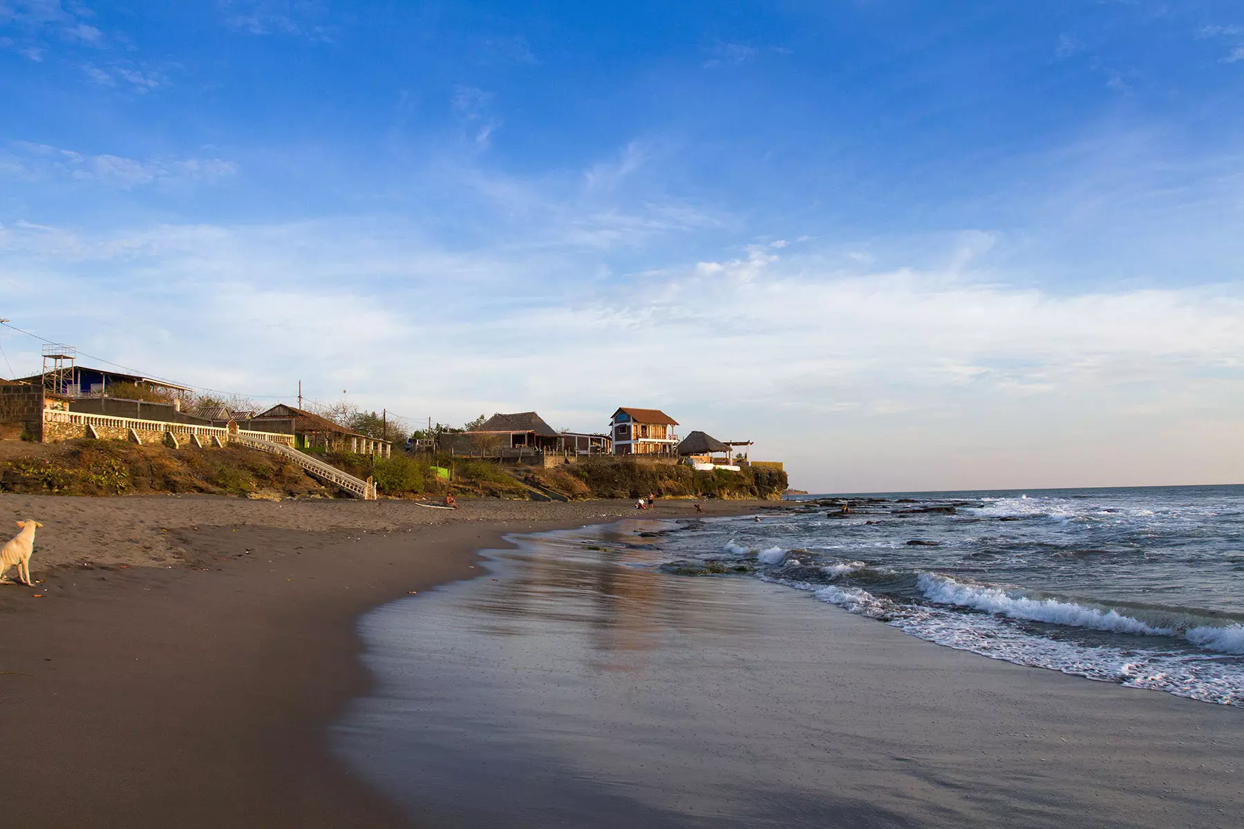 Agbegbe eti okun ti Punto Miramar nipasẹ Puerto Sandino ni Leon, Nicaragua