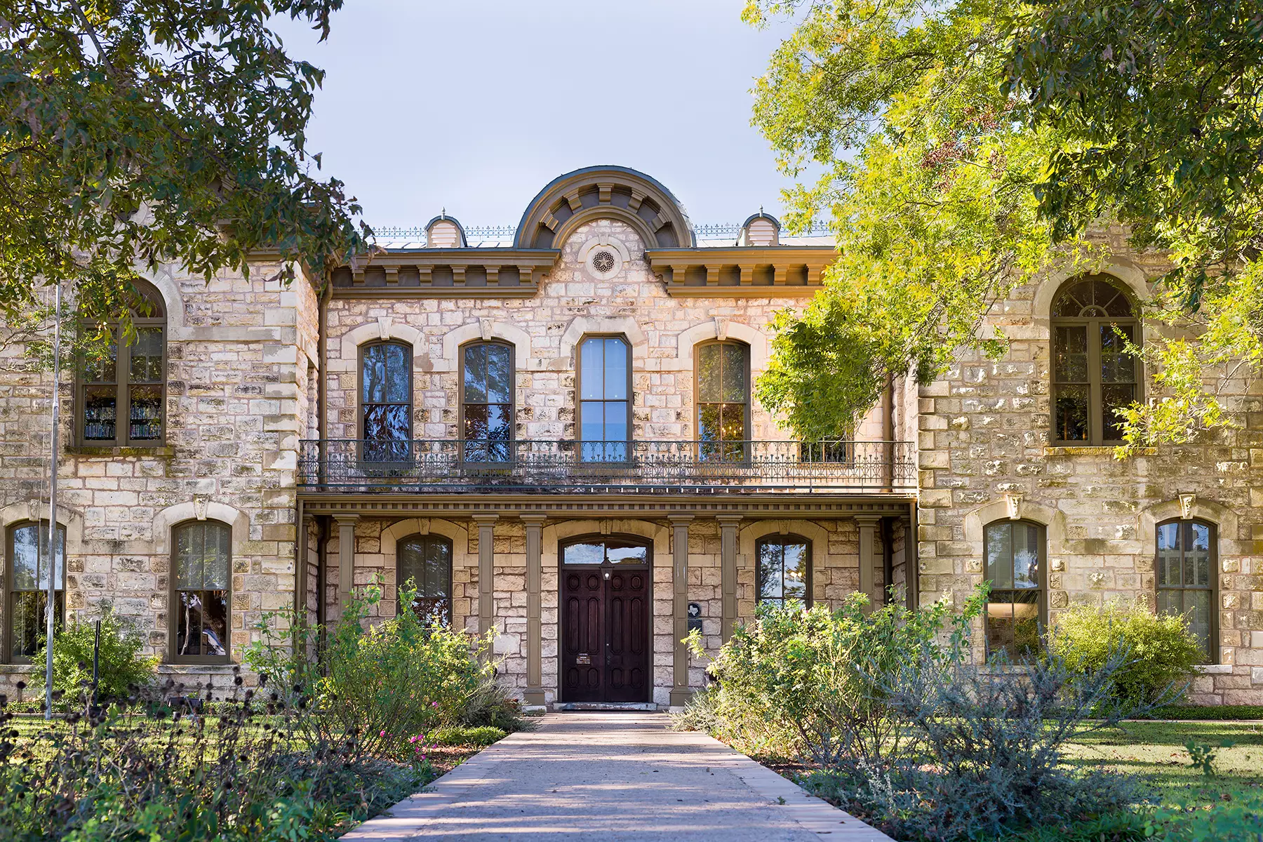 Laburaren jama'a a Fredericksburg, Texas tare da kayan lambu na farar ƙasa