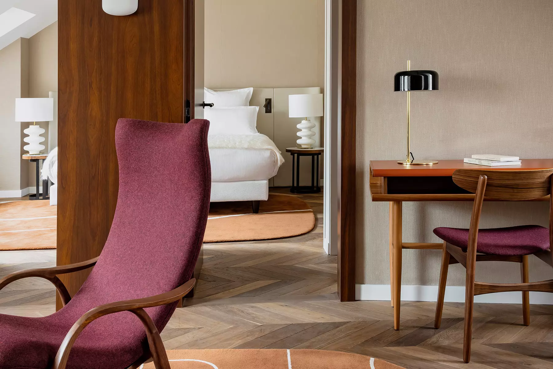 Unha sala de estar suite no Hotel Pavilion Faubourg