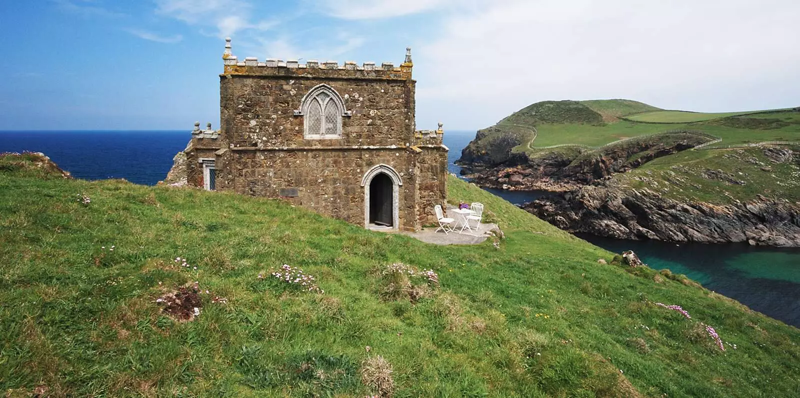 Iyi Inoyevedza Briteni castle Inoita Senge Yangobuda Mufirimu reDisney - uye Unogona Kuirenda Kuti Uite Zverudo.