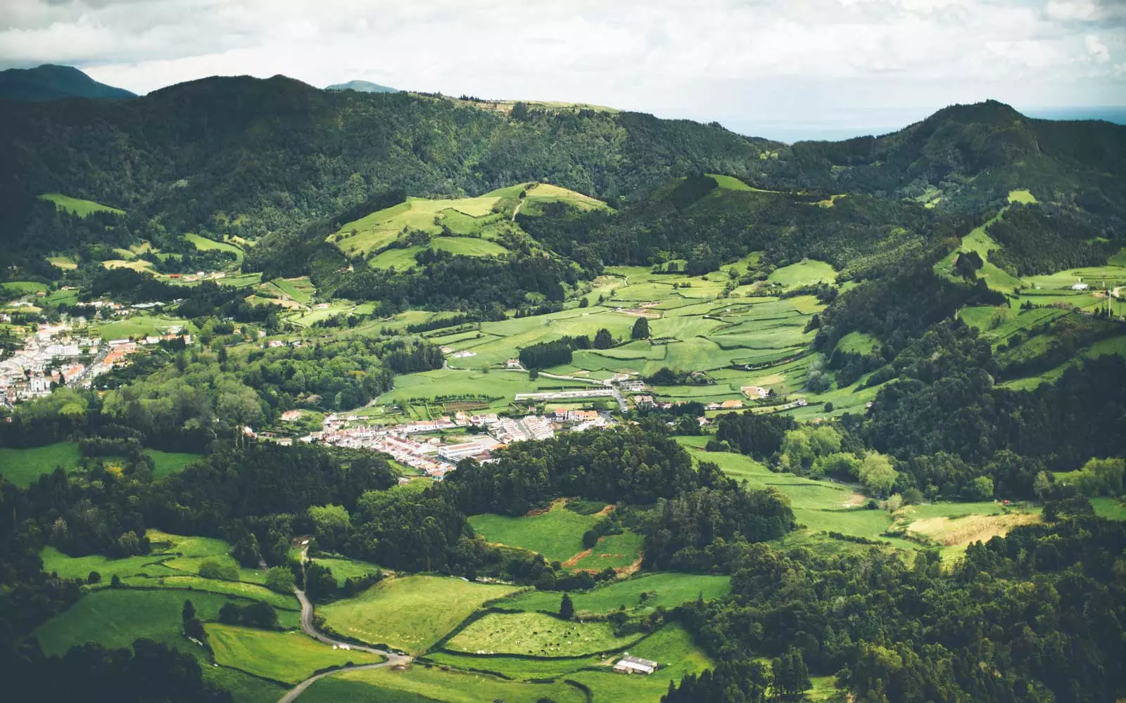 Tirwedd yn Azores Portiwgal