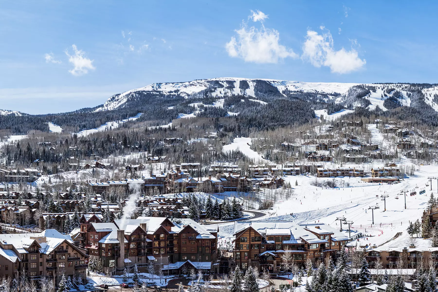 Panorama o Snowmass Mountain faase'e nofoaga i Aspen, Colorado.