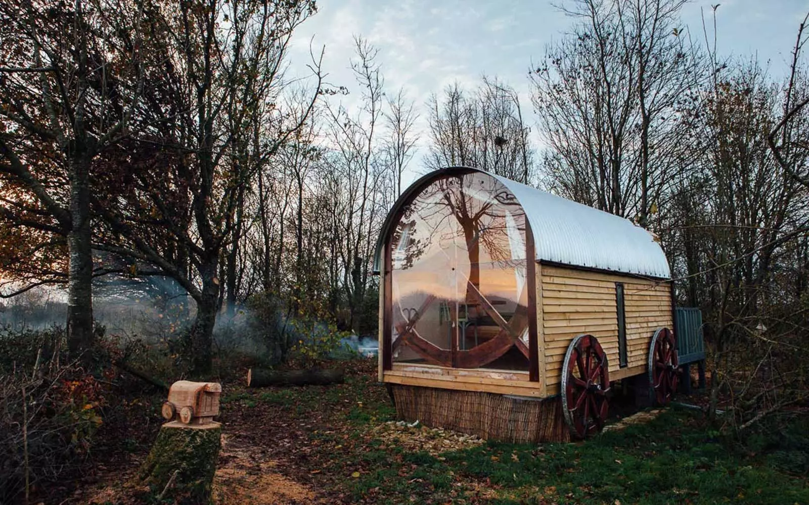 Vagon li daristanê Airbnb li Medstead, UK