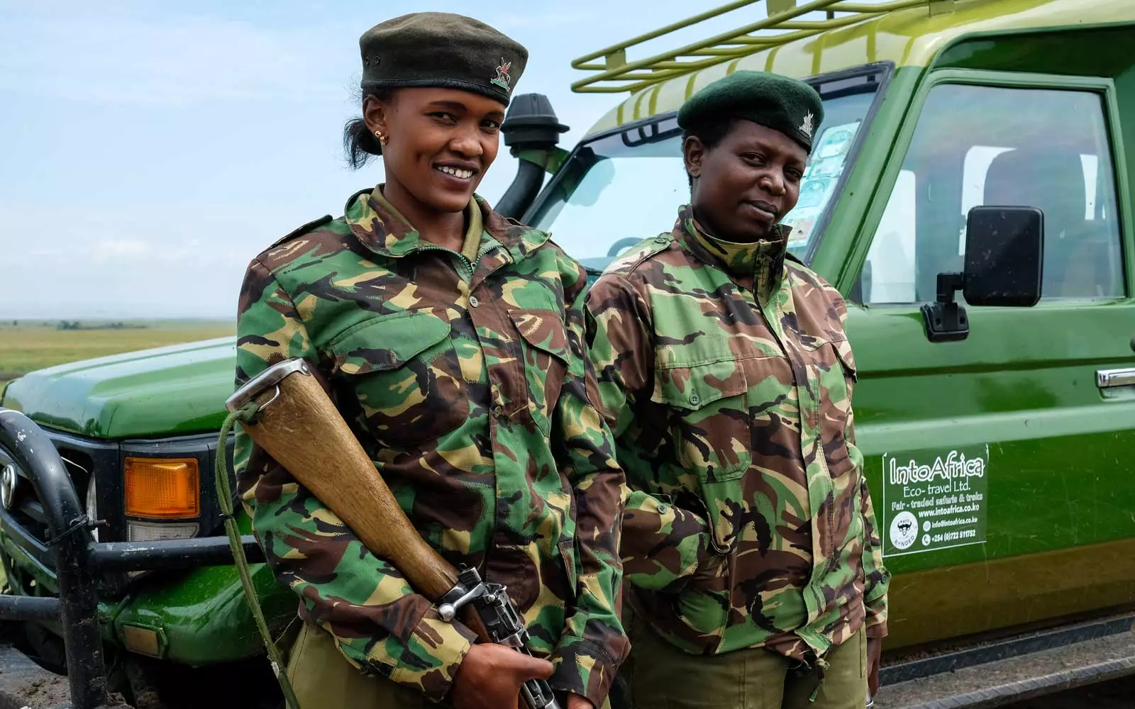 Wahifadhi wa kike katika Hifadhi ya Maasai Mara nchini Kenya