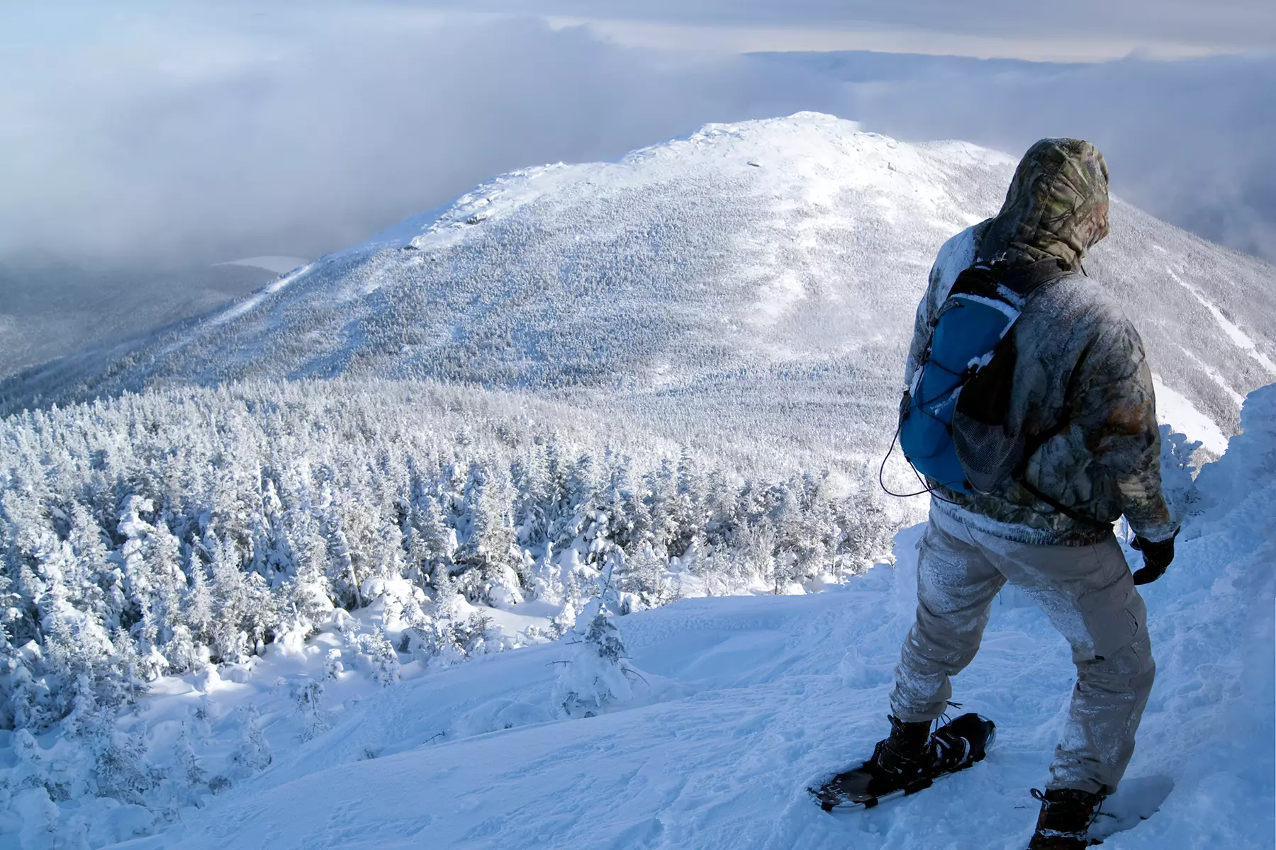 Snöskor på Algonquin Mountain i Lake Placid