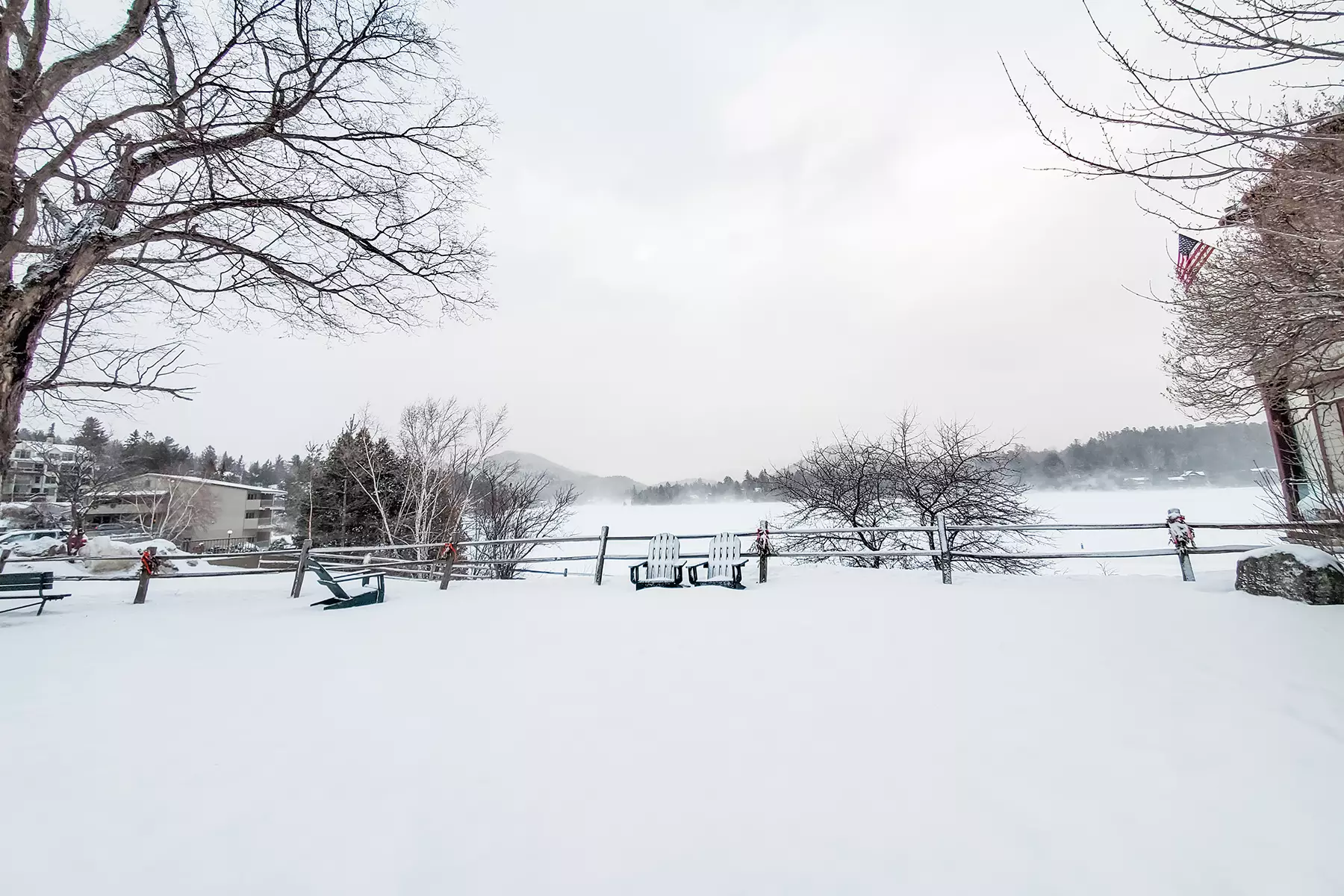 Qishki Andriondack stullaridagi Lake Placid