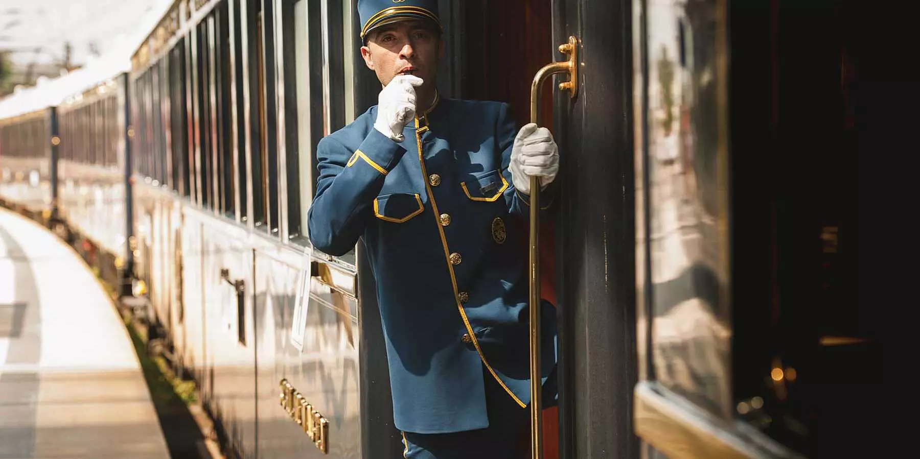 Ang Once-in-a-lifetime na Train Ride na ito Mula sa France papuntang Italy ay May Free-flowing Champagne at Luxurious Suites sa Orient Express