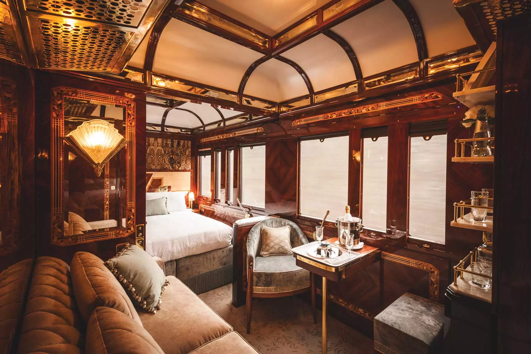 Tren Venice Simplon Orient Express Belmond con tema Veuve Cliquot