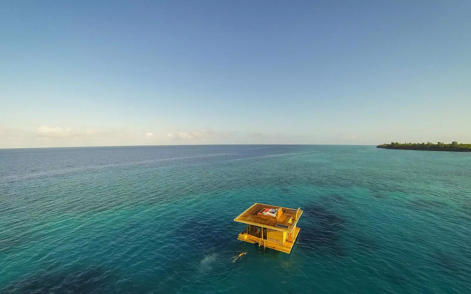 Underwater hotelkeamer op The Manta Resort Pemba Island