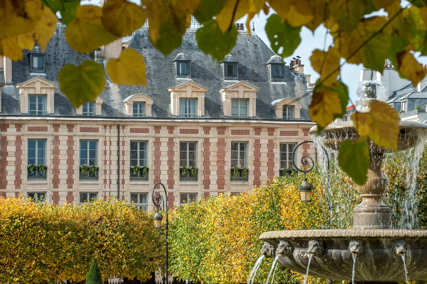 Ang panlabas ng Cour des Vosges