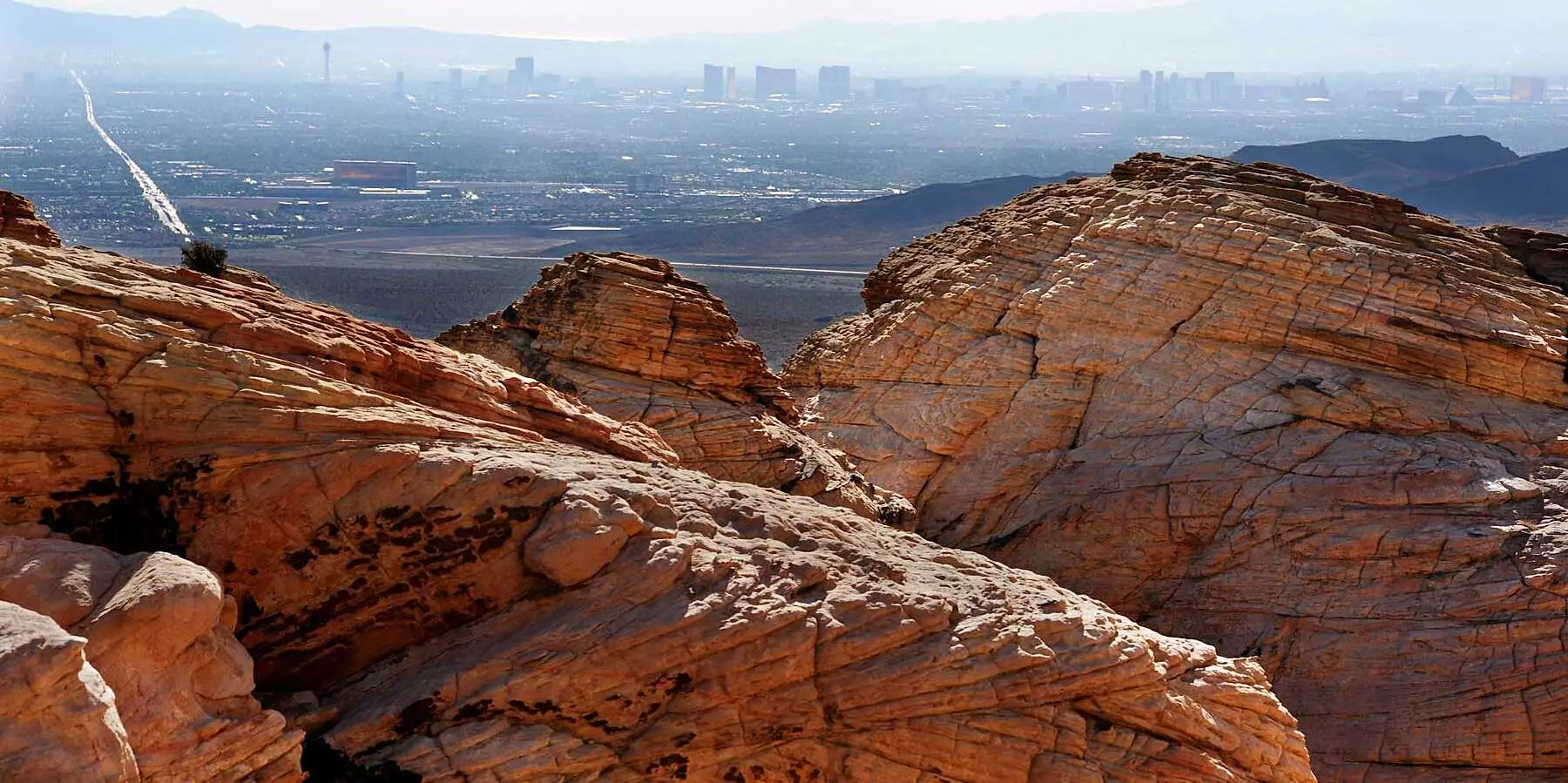 As mellores aventuras ao aire libre en Las Vegas: desde rutas de sendeirismo ata relaxantes augas termais