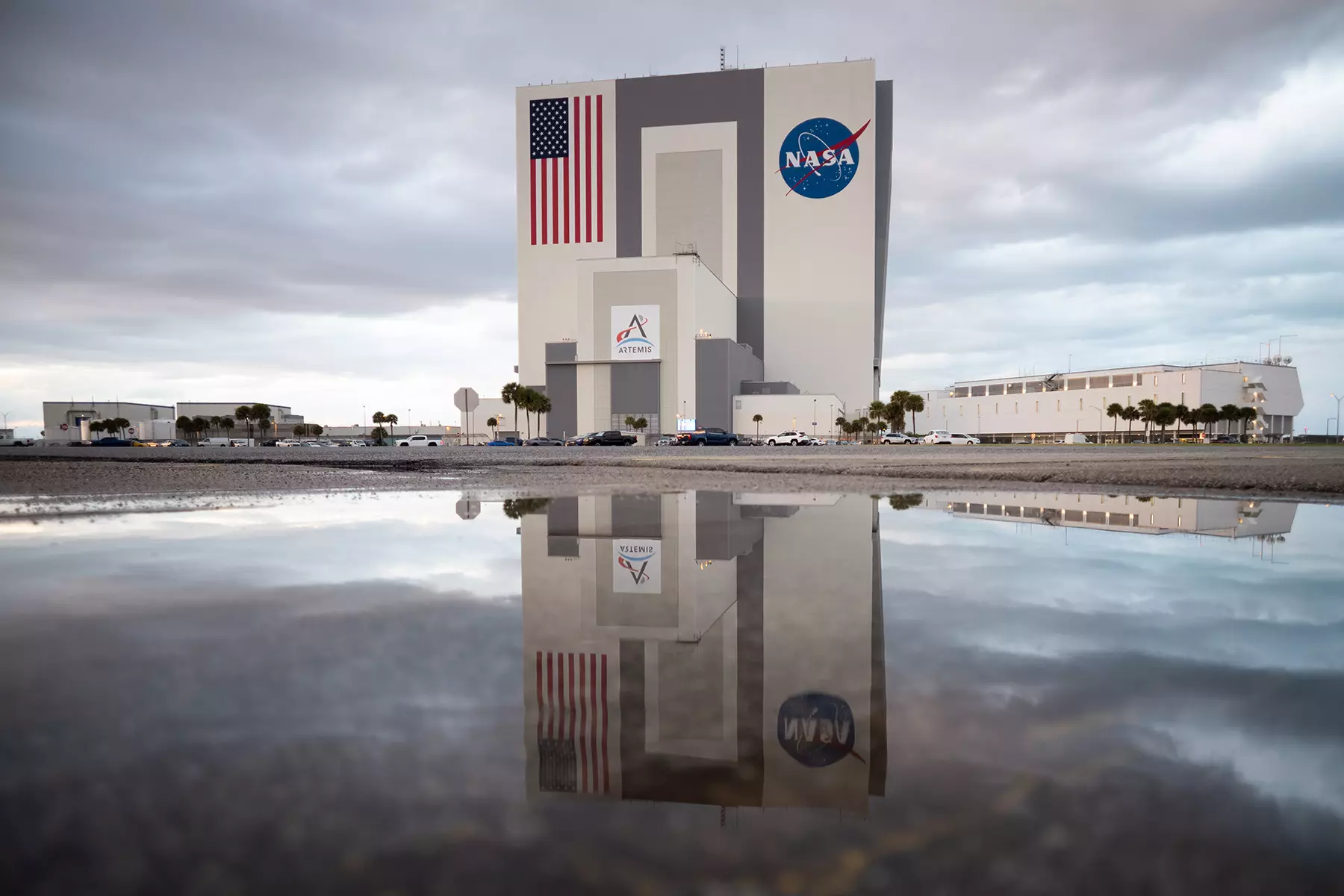 Il-Bini tal-Assemblea tal-Vetturi fiċ-Ċentru Spazjali Kennedy tan-NASA fi Florida