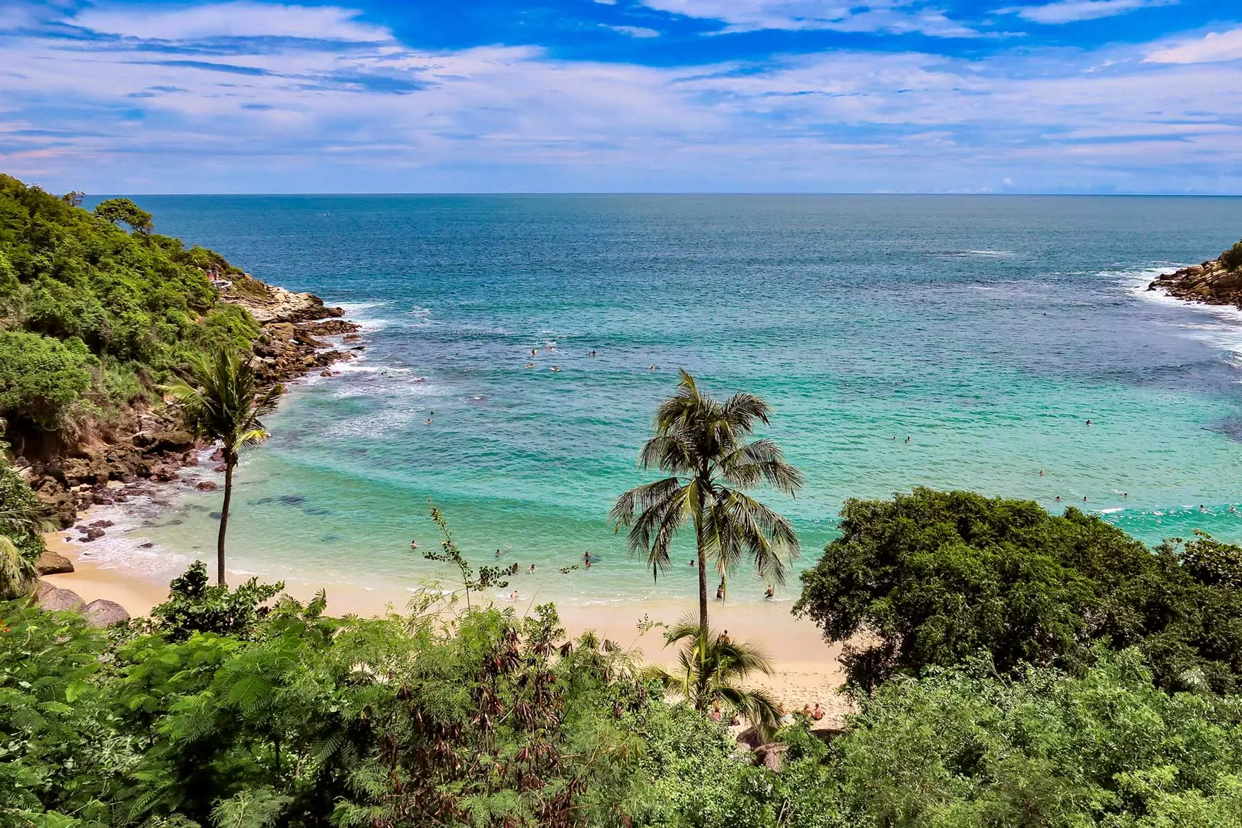 Vista costeira da praia de Puerto Escondido, Oaxaca, México.