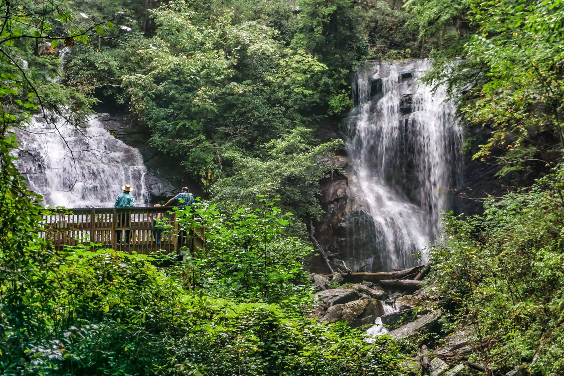 Сликовит поглед на водопаде Руби у Хелен, Џорџија