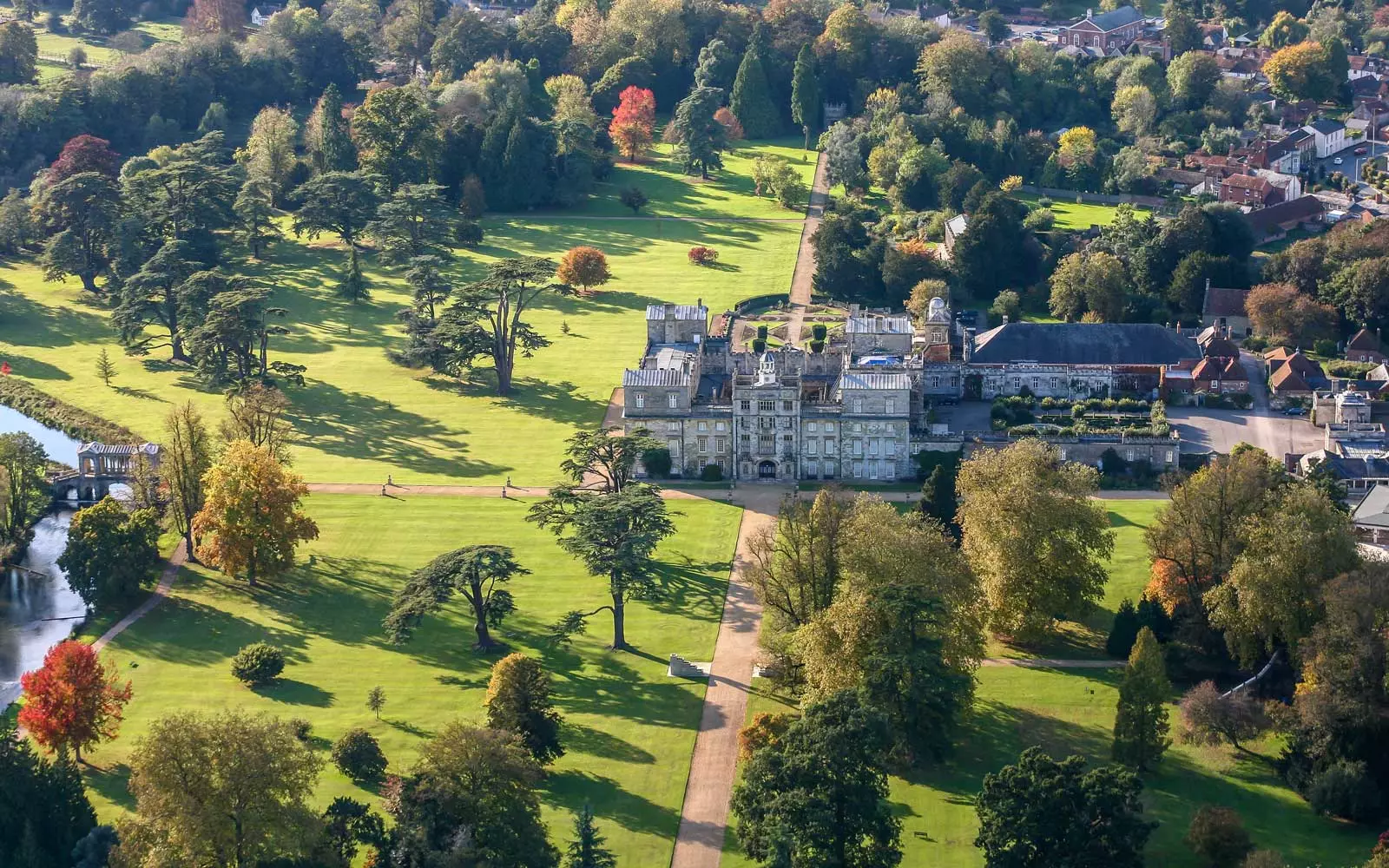 Luchtfoto van Wilton House, de officiële residentie van de graven van Pembroke op 20 oktober 2010.