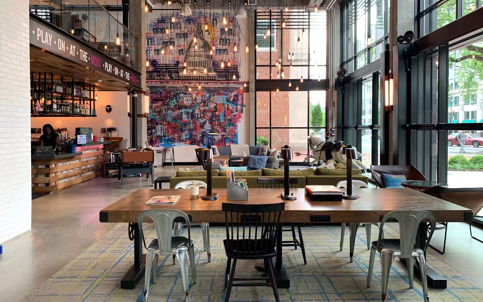 Moxy Hotel Lobby ვაშინგტონში.