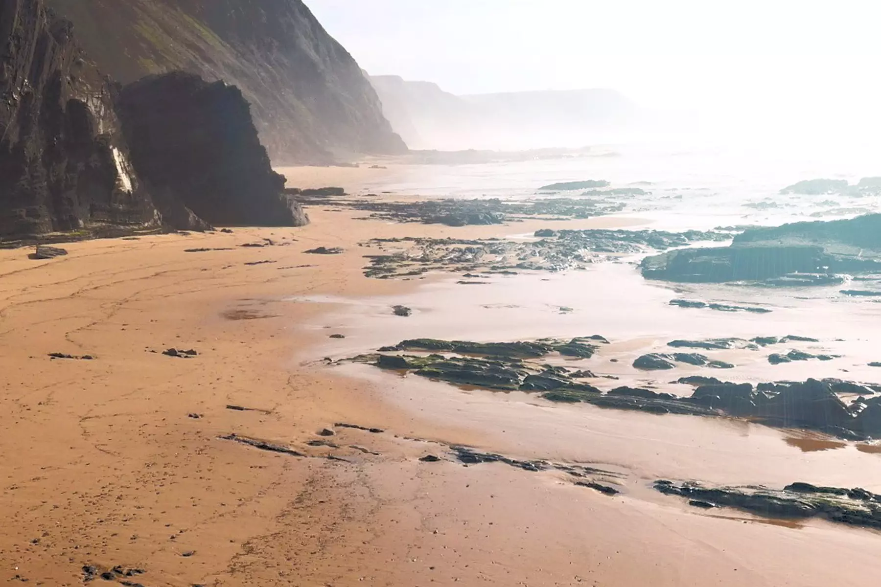 La costa della costa occidentale dell'Algarve