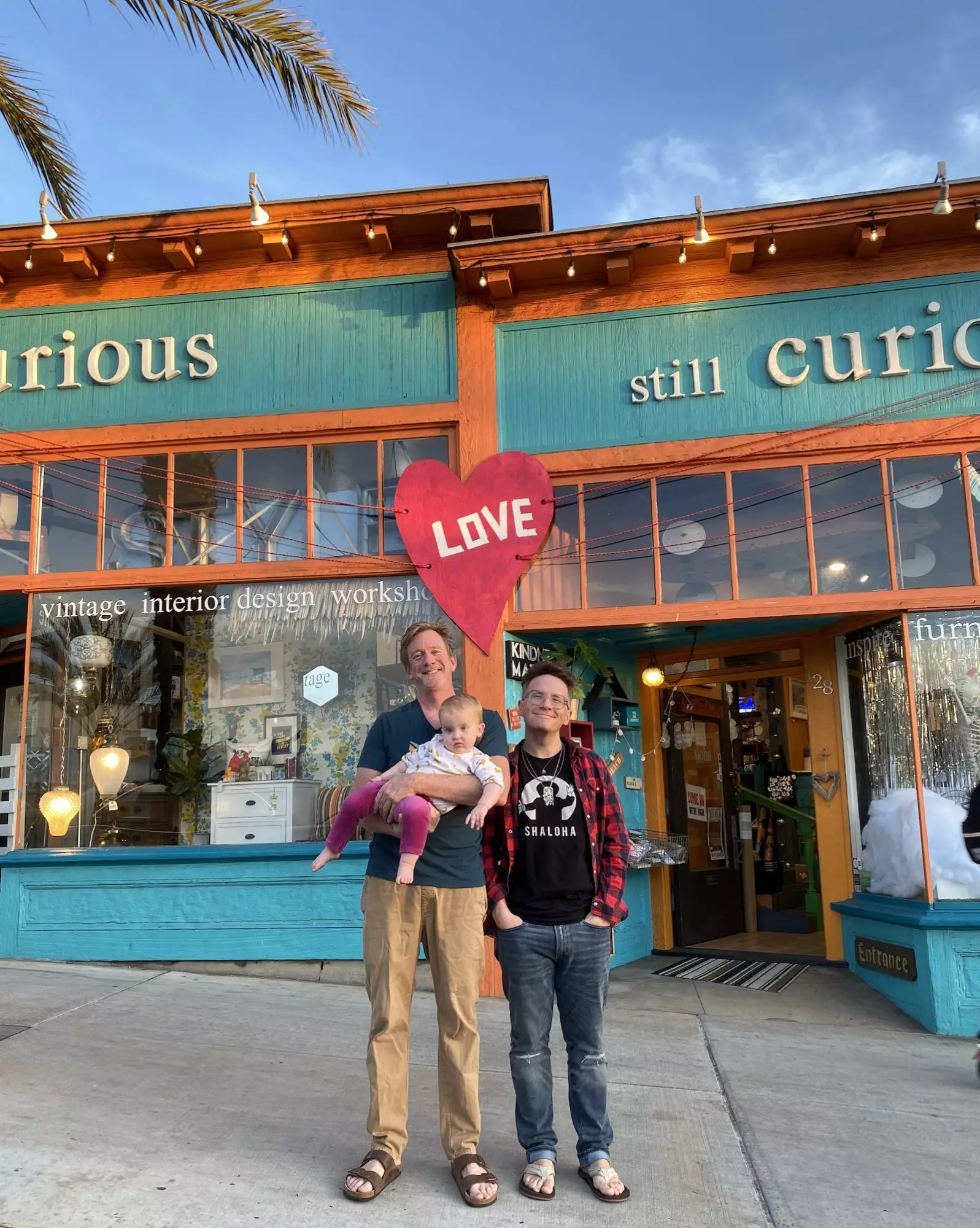 Den nysgerrige Hermosa Beach-butik lukker på grund af Coronavirus