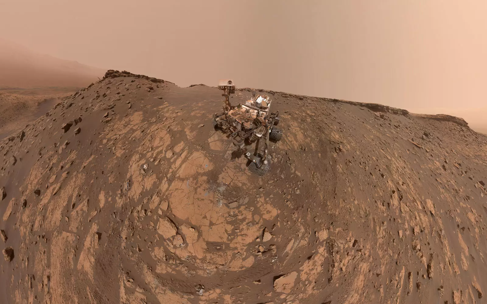 selfie nga gikuha sa NASA's Curiosity Mars Rover