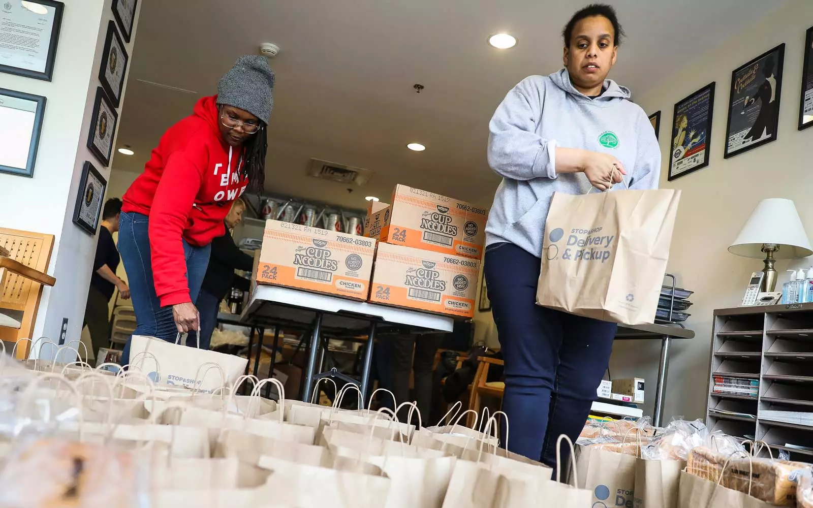Un'iniziativa di volontariato raccoglie fondi per il cibo per gli studenti delle scuole pubbliche di Boston
