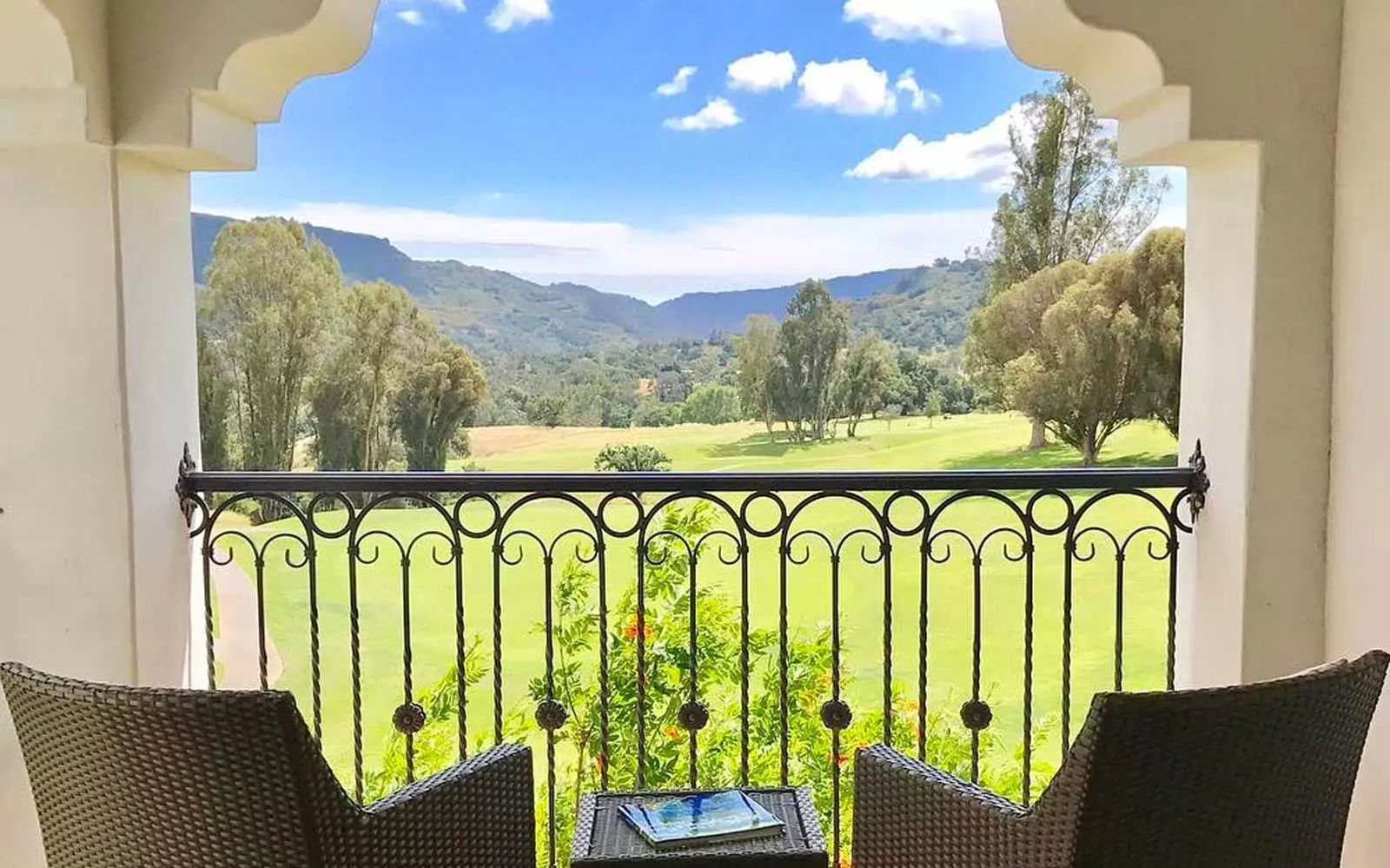 Ojai Valley Inn සිට කවුළු දර්ශනය