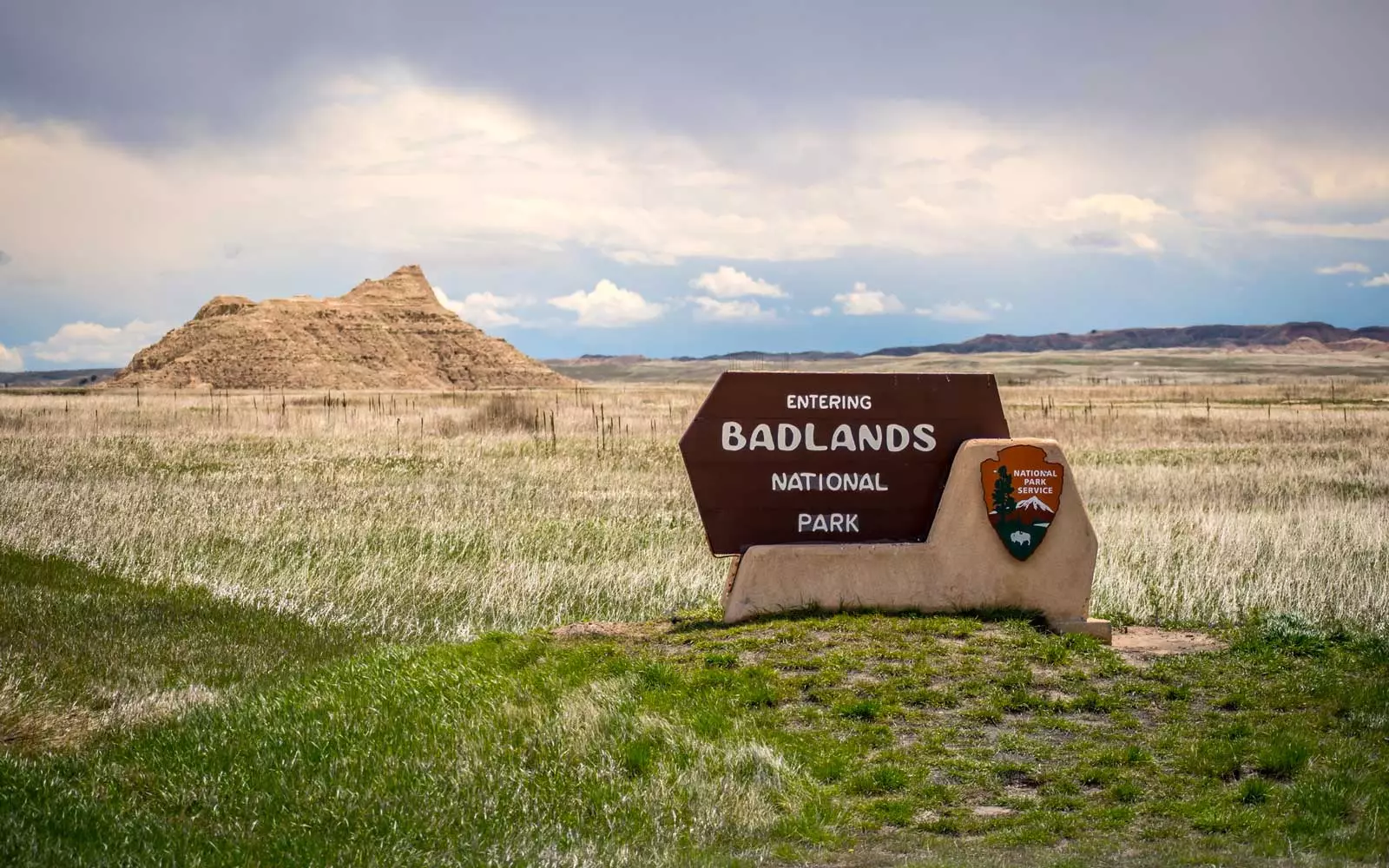 Bealach isteach ag dul go Páirc Náisiúnta Badlands, Dakota Theas