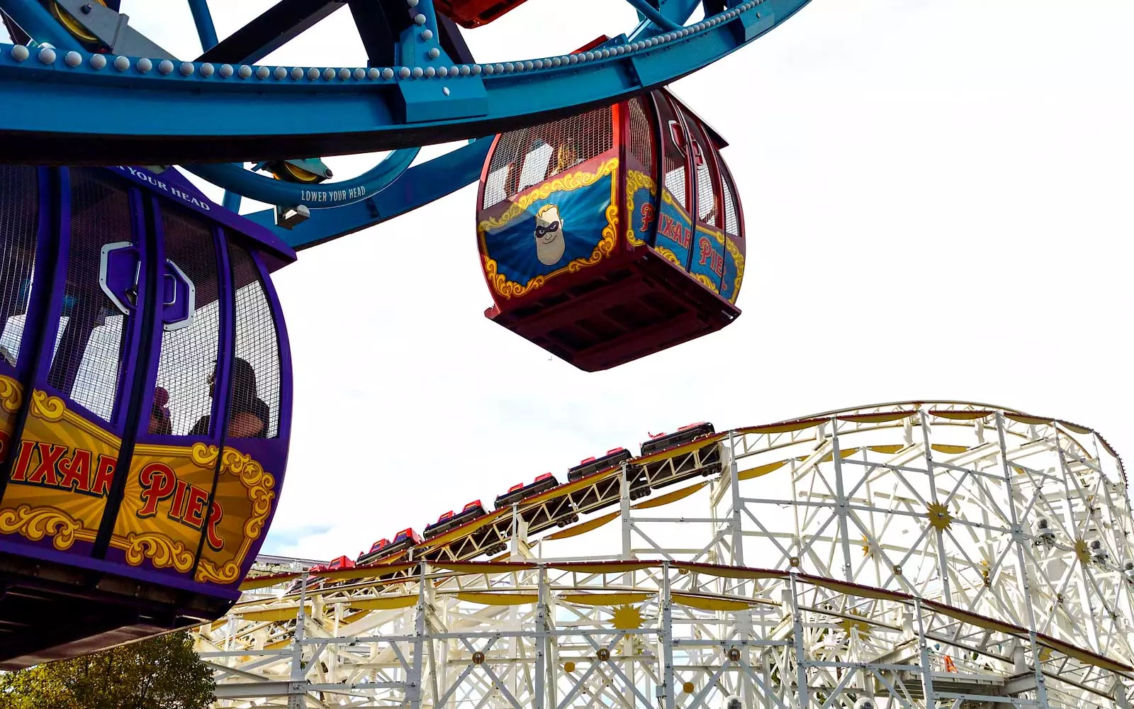 Pixar Pal-A-Round dan The Incredicoaster di Disney California Adventure Park di Anaheim, CA, pada hari Selasa, 7 Jan 2020.