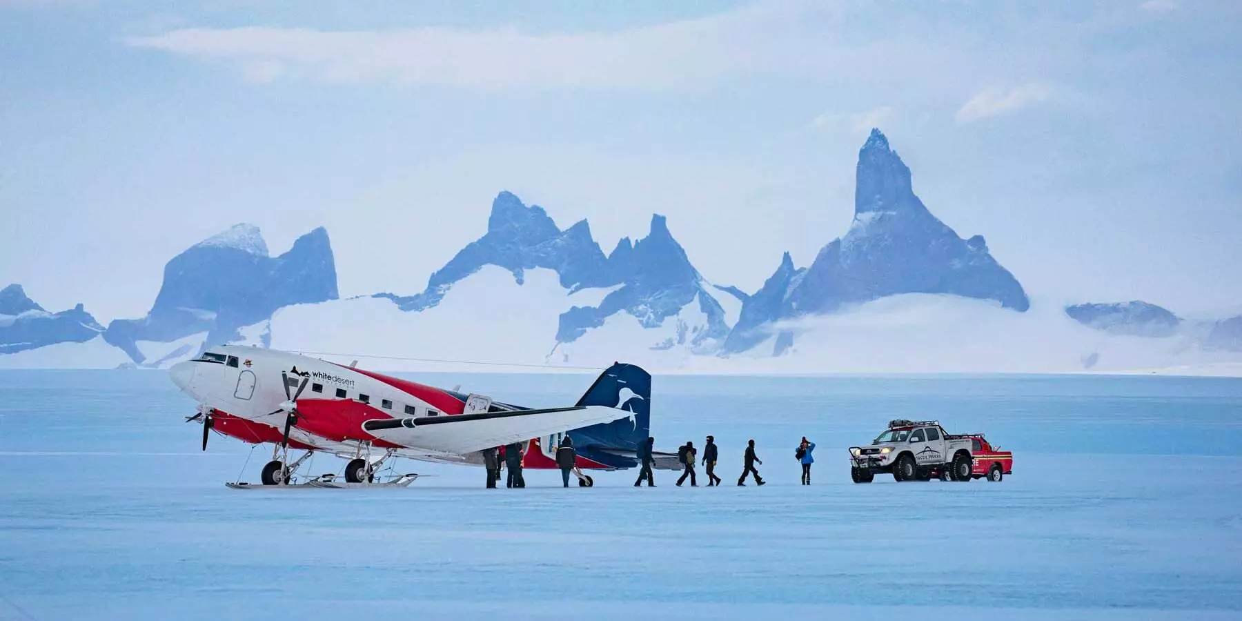 White Desert Tours Antarctica Wolf's Fang Düşərgəsini açır