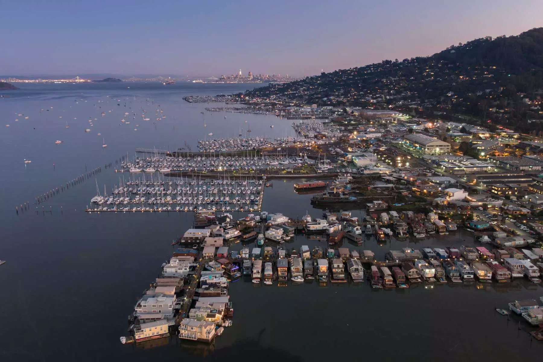 Cwch Preswyl Shel Silverstein yn Doc Liberty, Sausalito, California