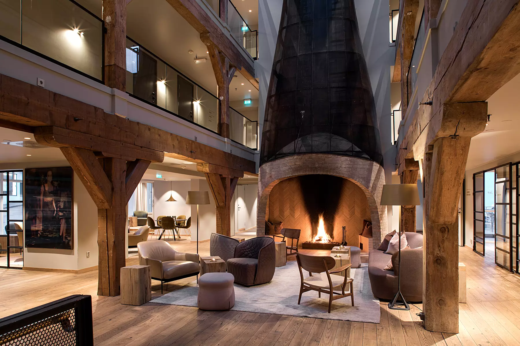 Interior del Hotel Brosundet en Noruega