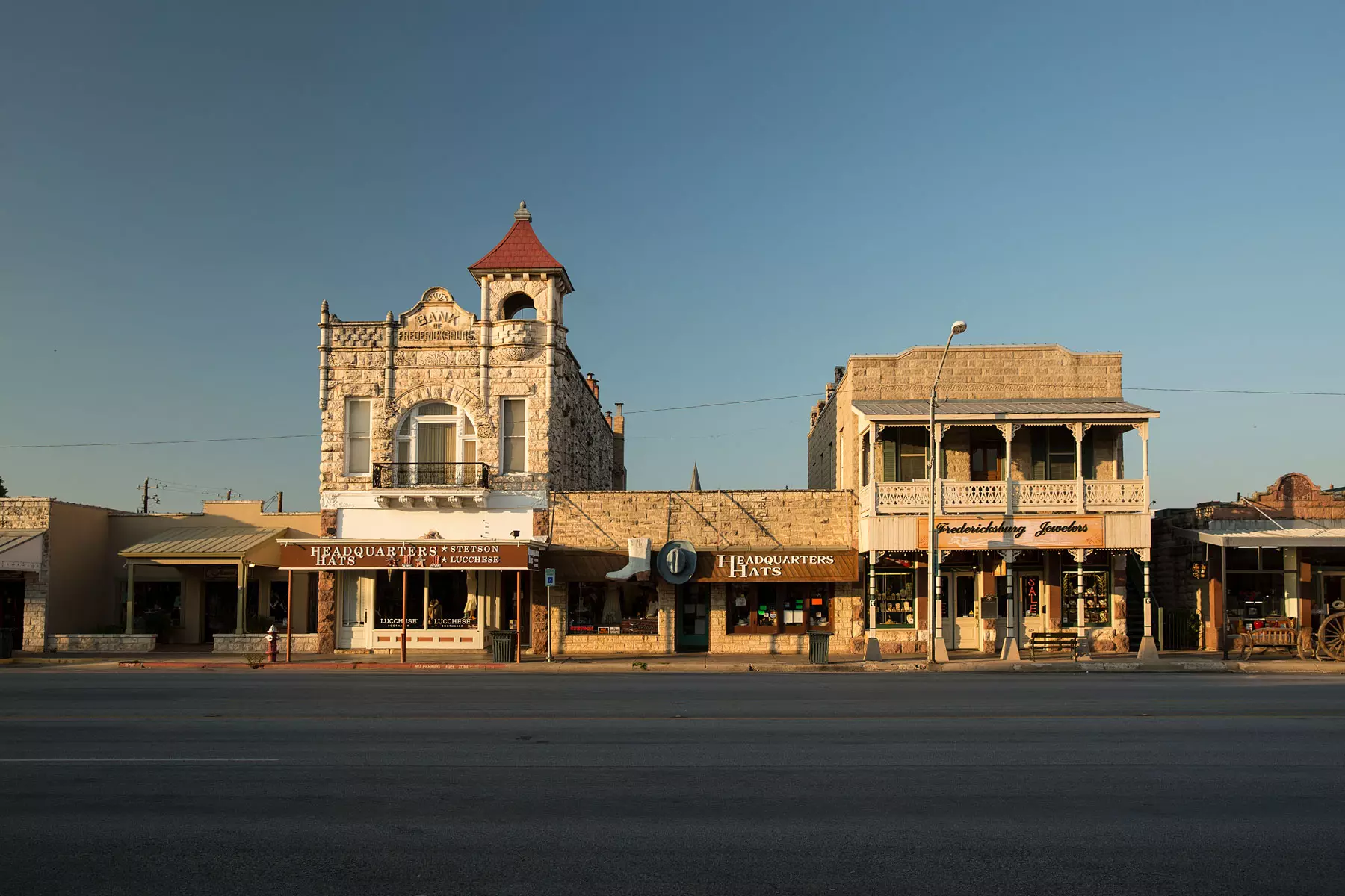 Vista della strada principale a Fredericksburg, in Texas