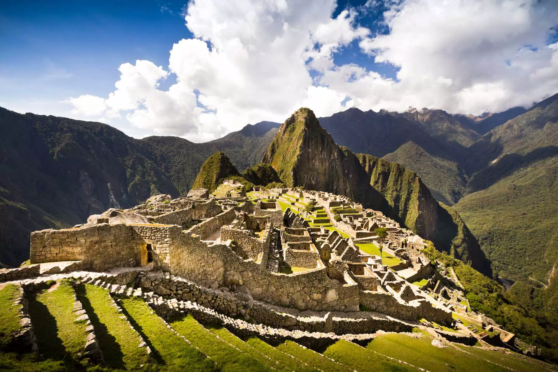 Machu Picchu Inca Ruine am éischte Moien Luucht, keng Touristen ronderëm