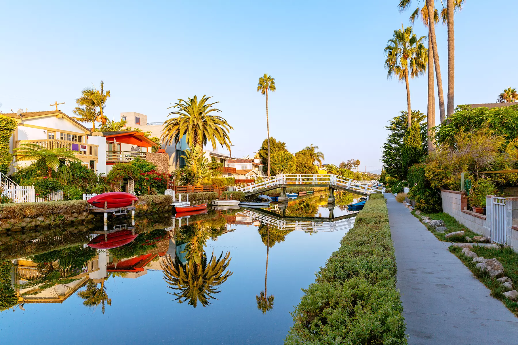 Fale nofo i luga o Venise Canals i Venise, Los Angeles, Kalefonia