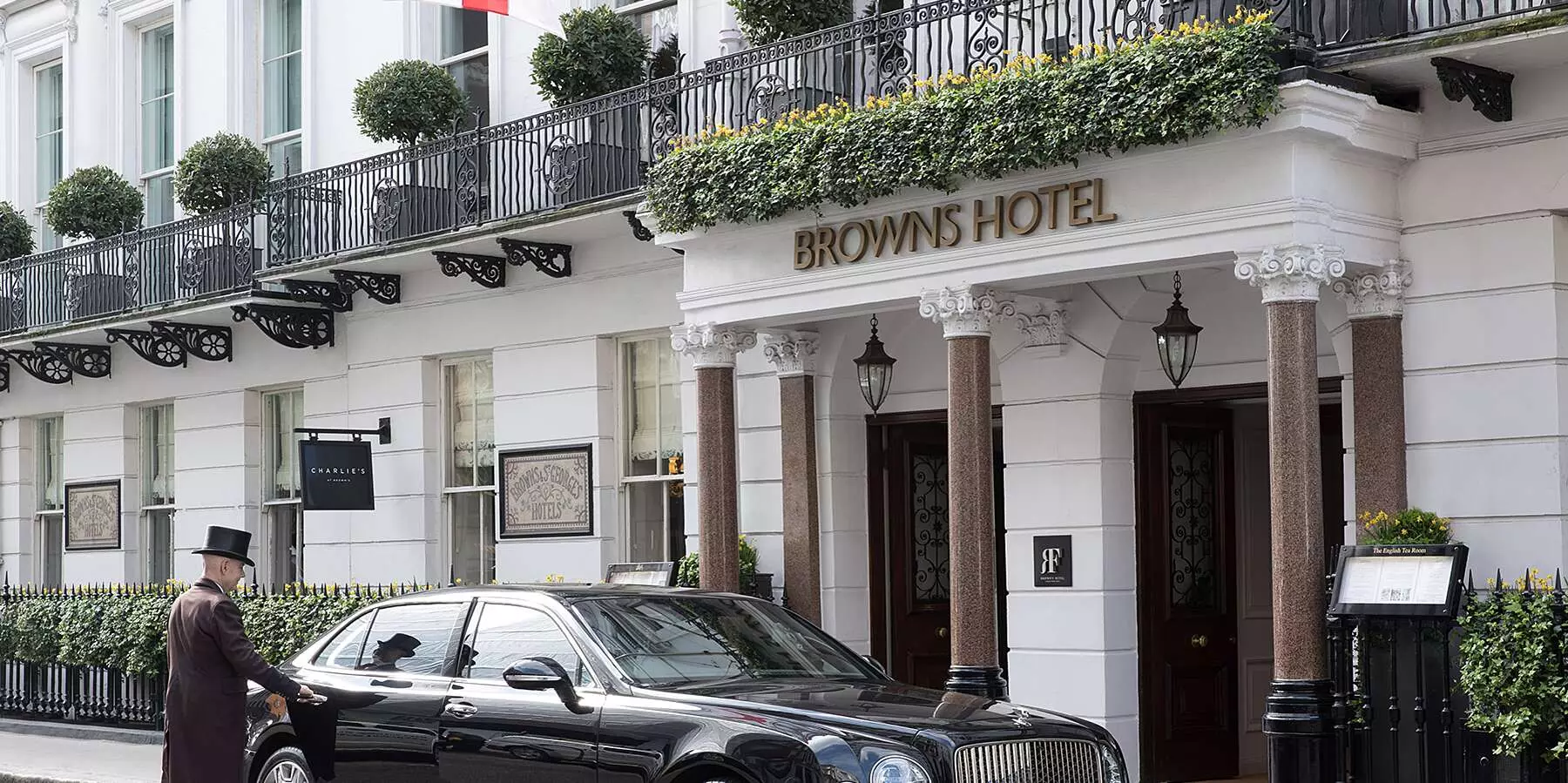 Ang Kid-friendly Brown's Hotel sa London Makahimo ug Customized Adventures para sa Tibuok Pamilya