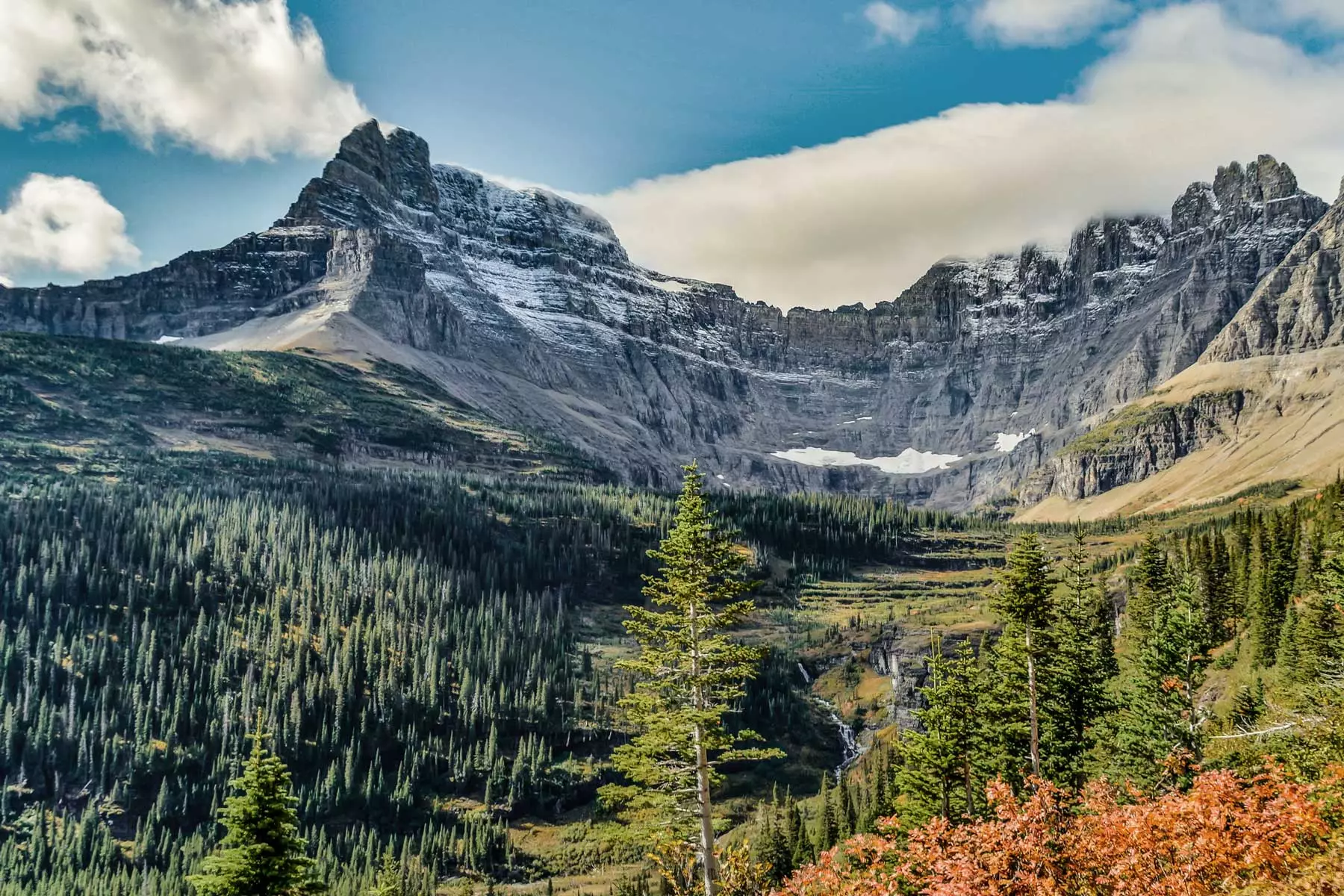 Mount Wilbur in Iceberg Peak v narodnem parku Glacier