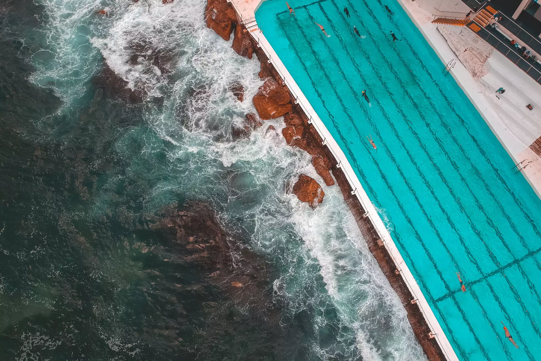 Letecký pohľad na Iceberg Pool Club, Bondi Beach, Austrália