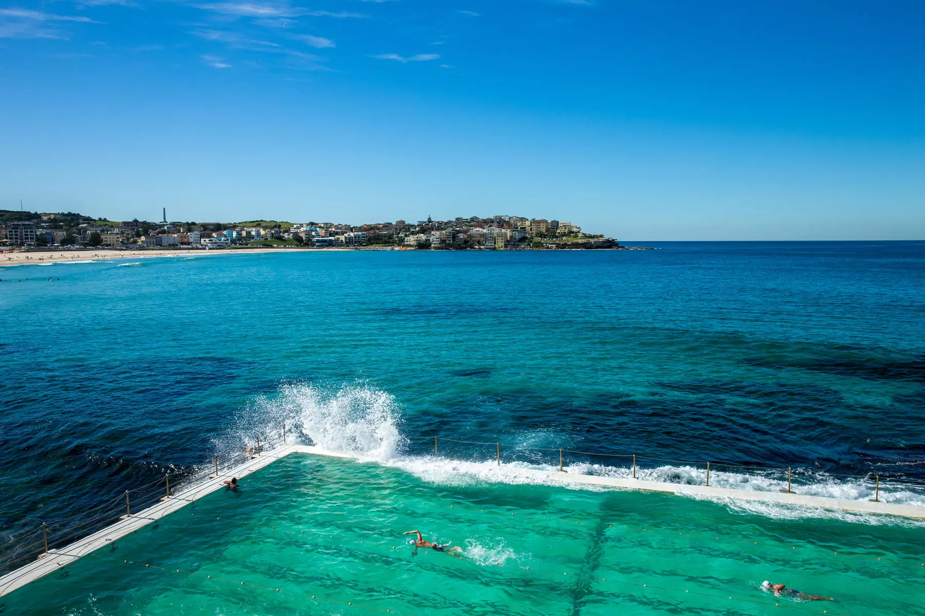 Widok z góry na basen Iceberg w Bondi Beach?