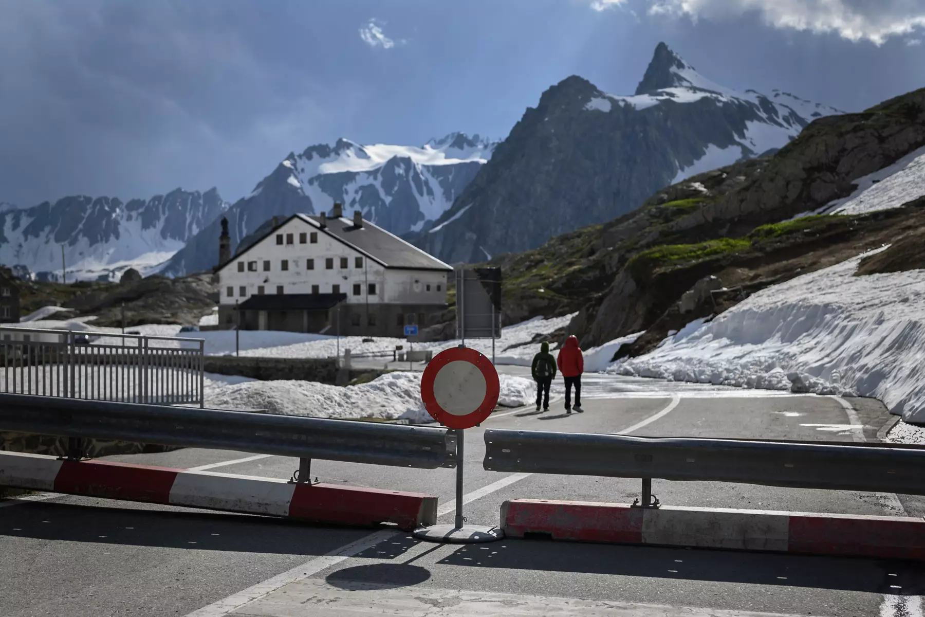 Uzavřená švýcarská hranice v Grand Saint Bernard pas