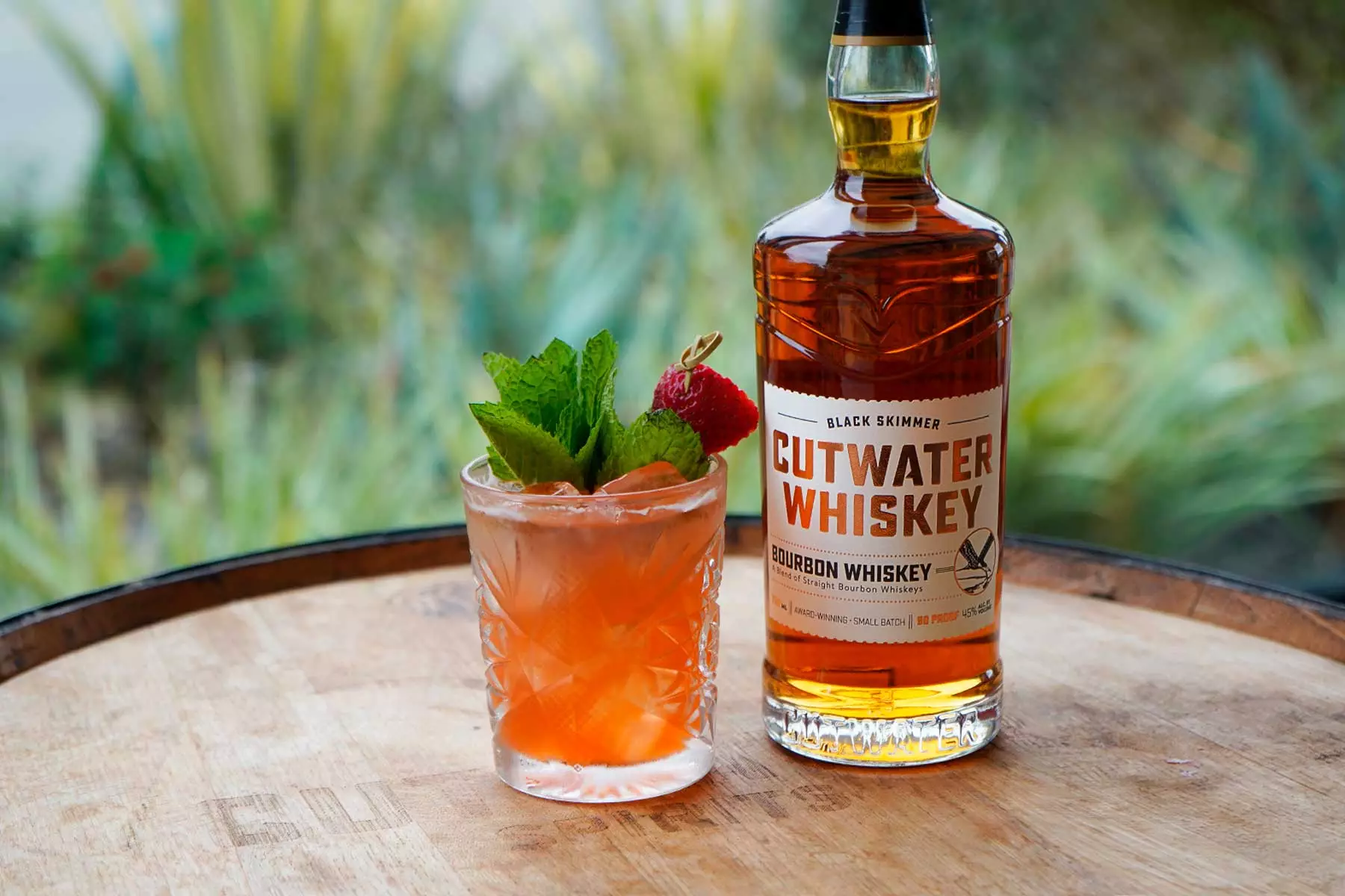 Cutwater Whisky cocktail, Strawberry Smash