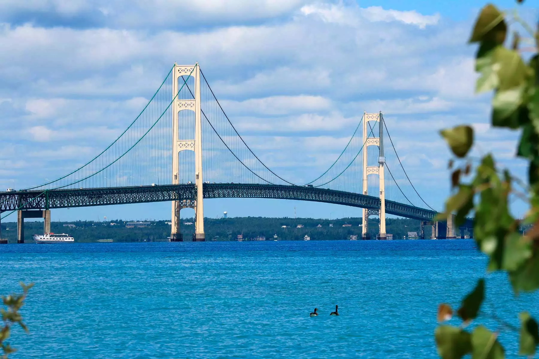 Mlango-bahari wa Mackinac Bridge kaskazini mwa Michigan