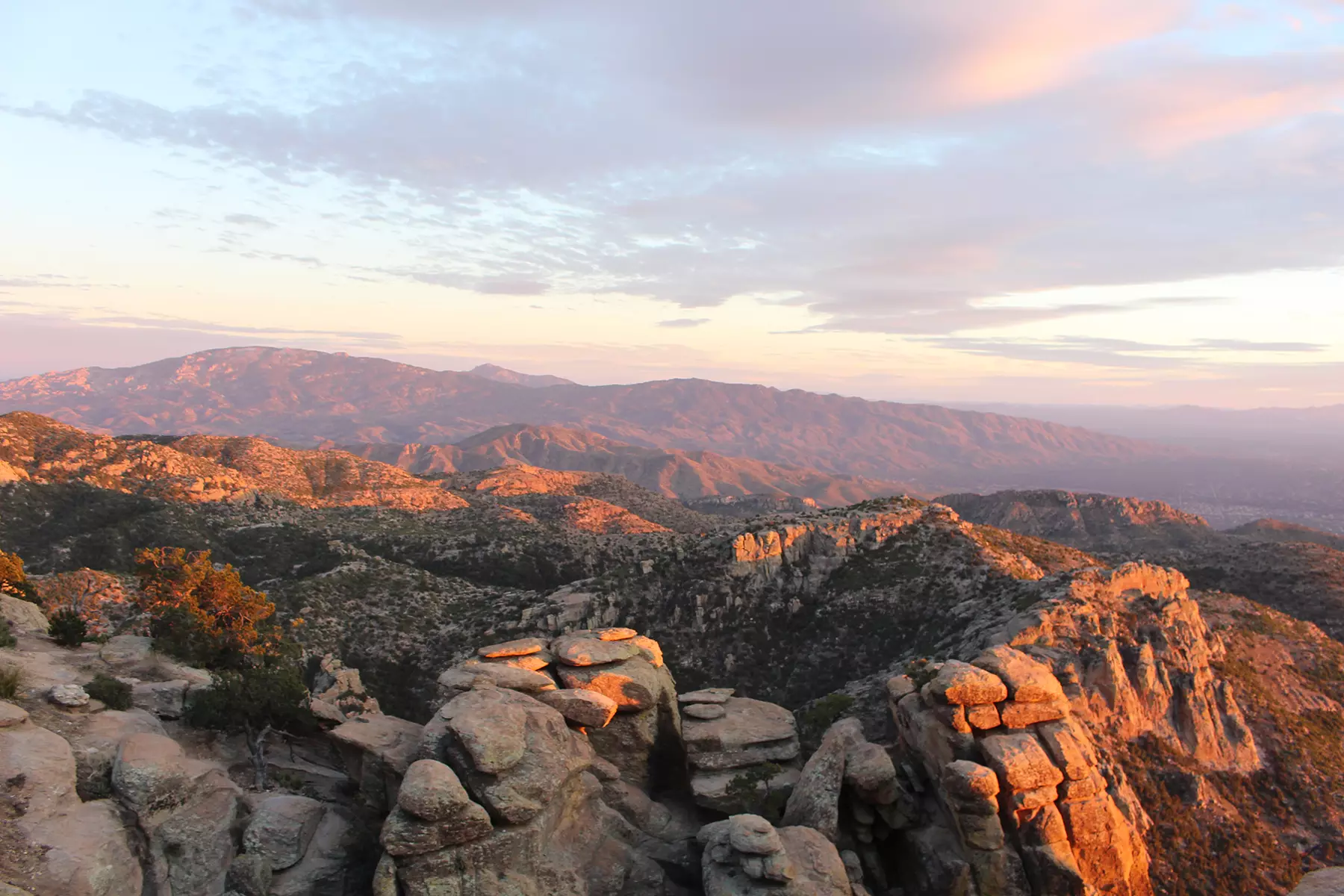 Scenic werjefte fan bergen tsjin himel by sinne ûndergong, Tucson, Arizona, Feriene Steaten, FS