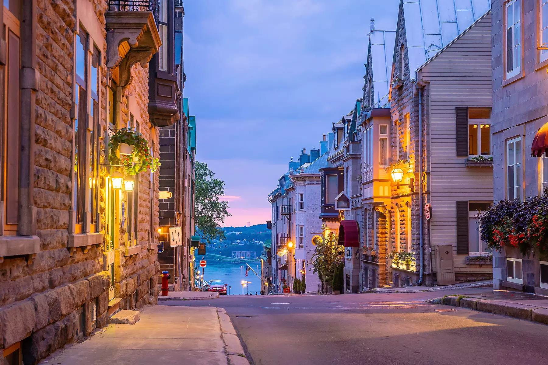 Obszar starego miasta w mieście Quebec, Kanada o zmierzchu