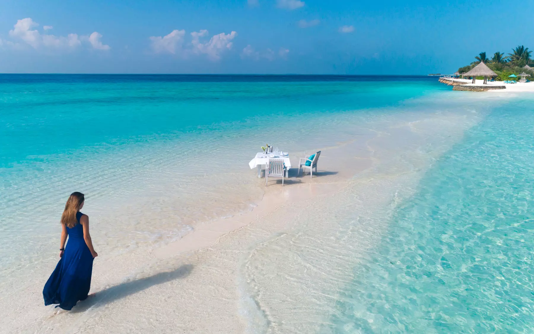 Table sur banc de sable à Anantara Dhigu