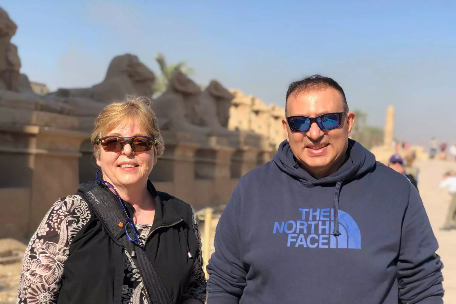 Mary Cullom ma Handy Khalil i le Malumalu o Luxor - Malaga i Aikupito