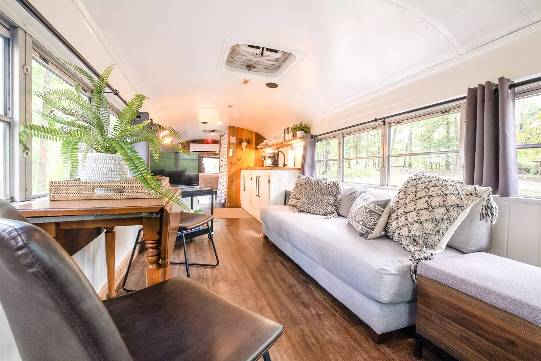 Fireside Retreats Glamping Bus Mountain View-ban, Arkansasban