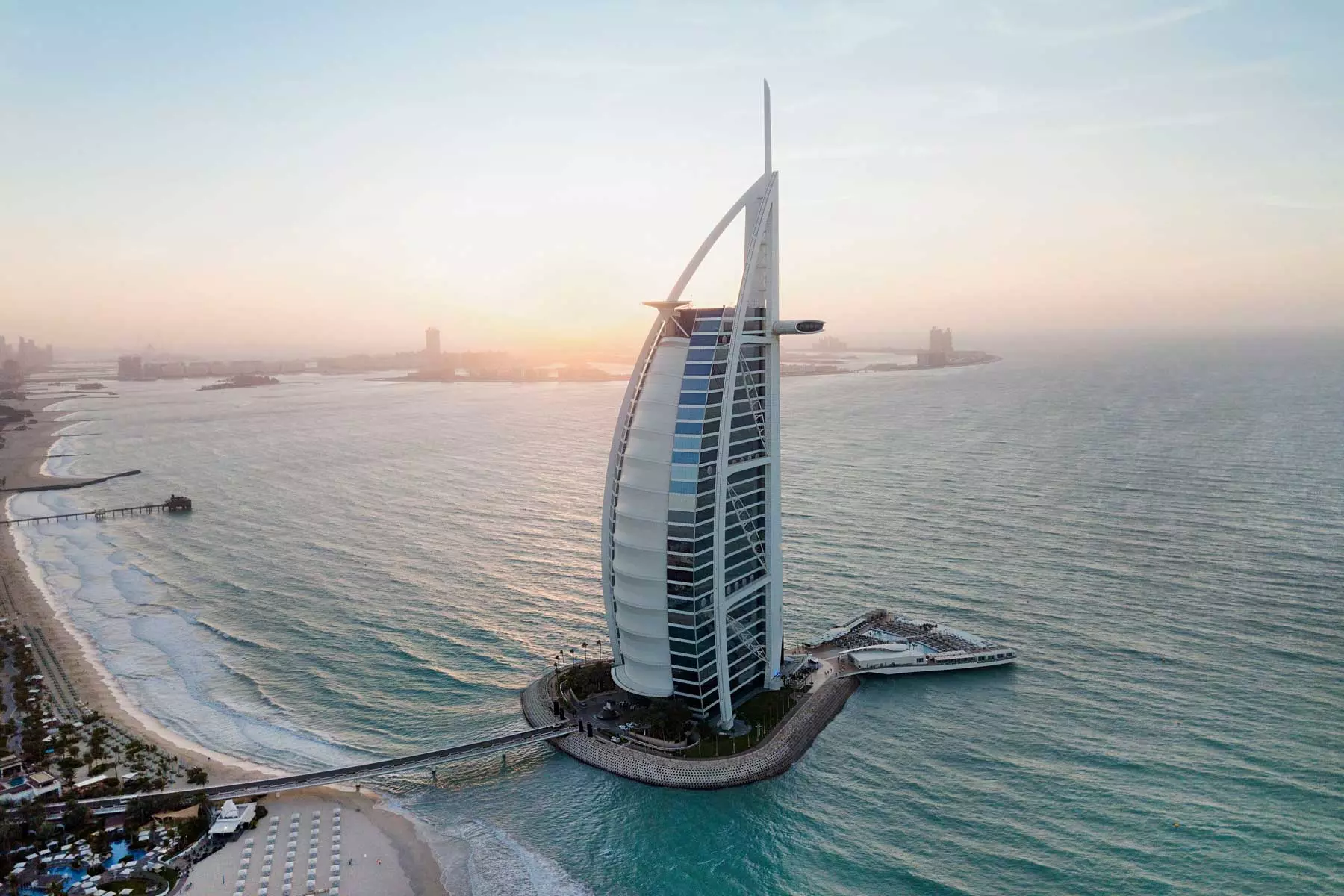 Inyuma ya hoteri ya Burj Al Arab Jumeirah i Dubai