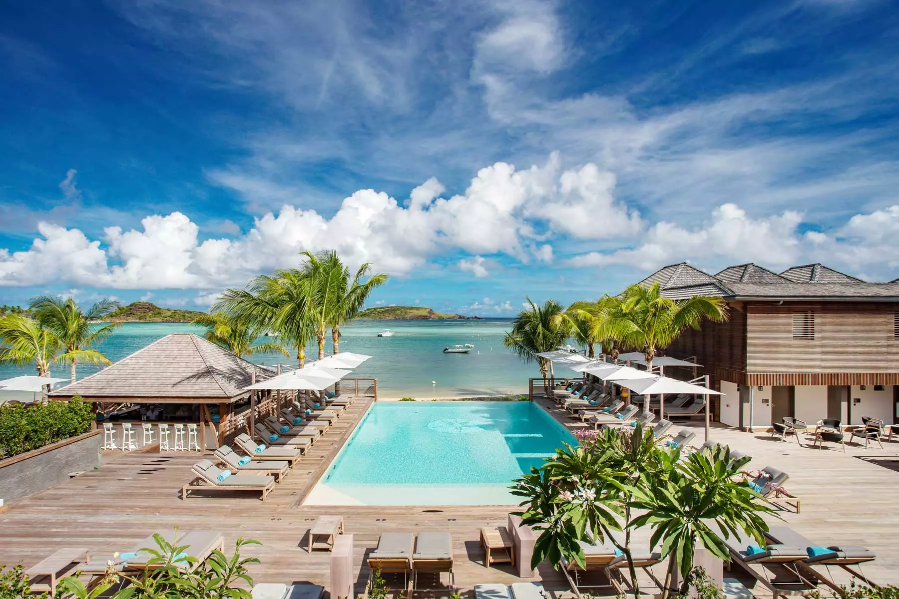 Pool mit Meerblick im Resort Le Barthelemy in St. Bart's