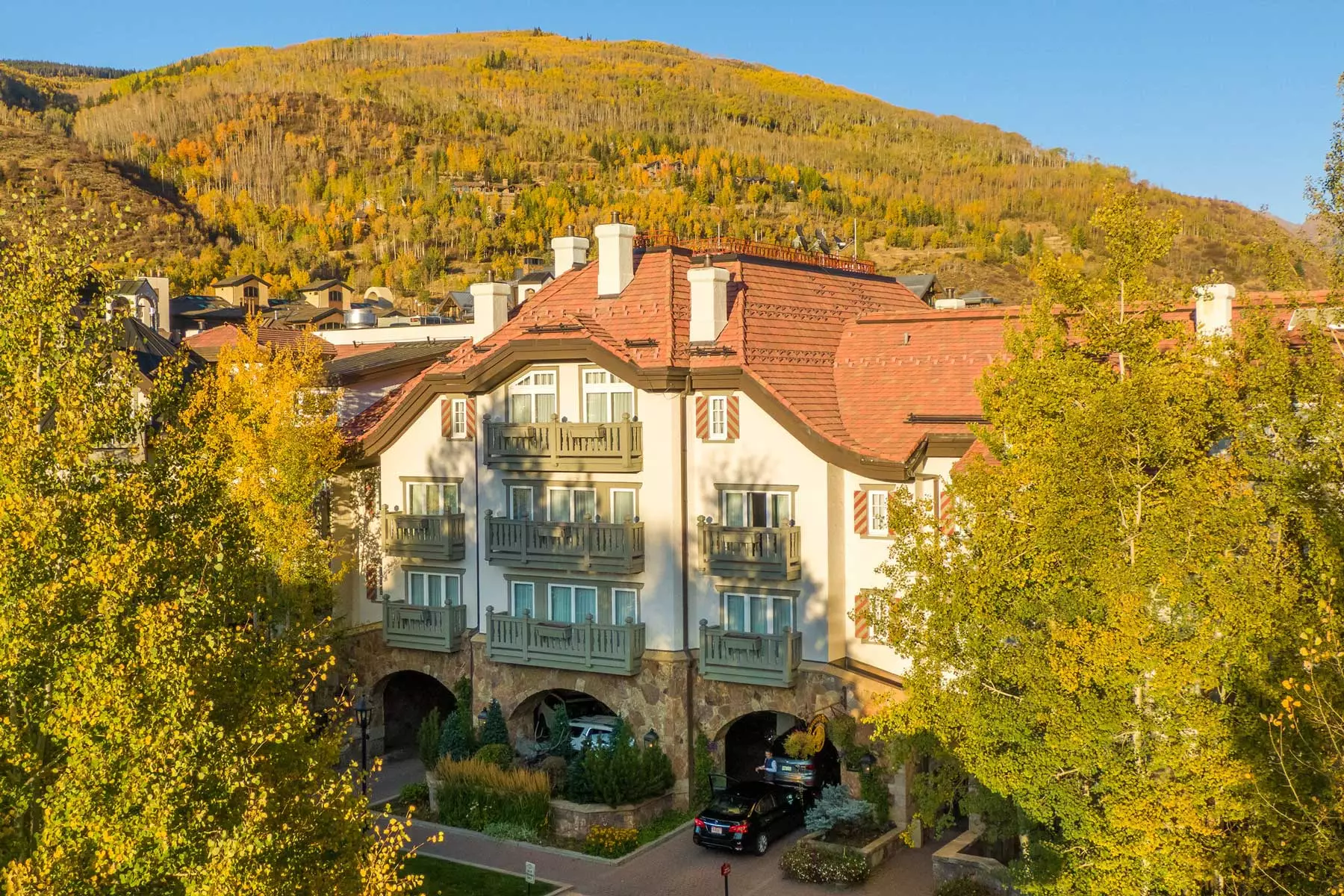 Izuba riva hanze ya Sonnenalp Hotel muri Colorado